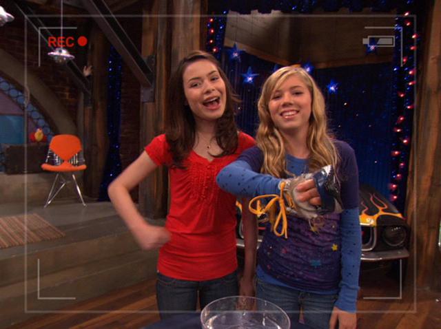 Image Ipt Shove Your Toes Icarly Wiki