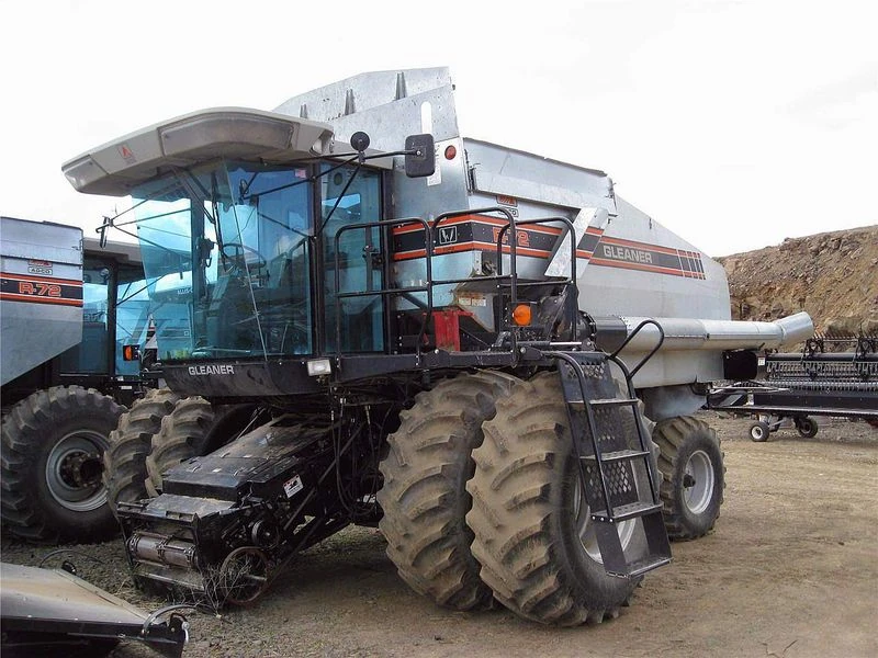 Gleaner - Tractor & Construction Plant Wiki - The classic vehicle and ...
