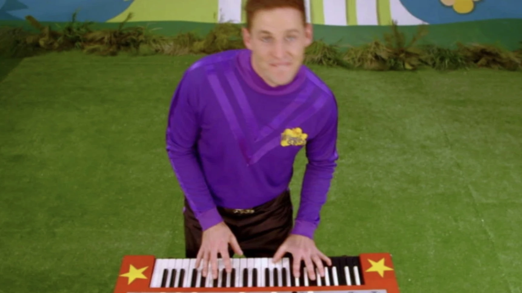 Image - LachyPlayingRedStarryKeyboard.jpg - WikiWiggles