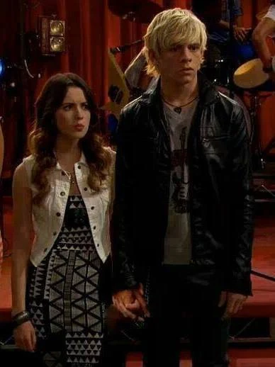 Raura moments ! on Pinterest | Laura Marano, Austin And Ally and Ross Lynch